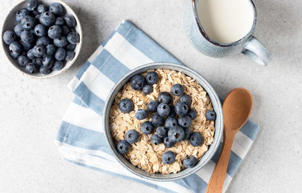7 Healthy Anti-Inflammatory Breakfast Bowl Recipes - Skinny Fit Mama