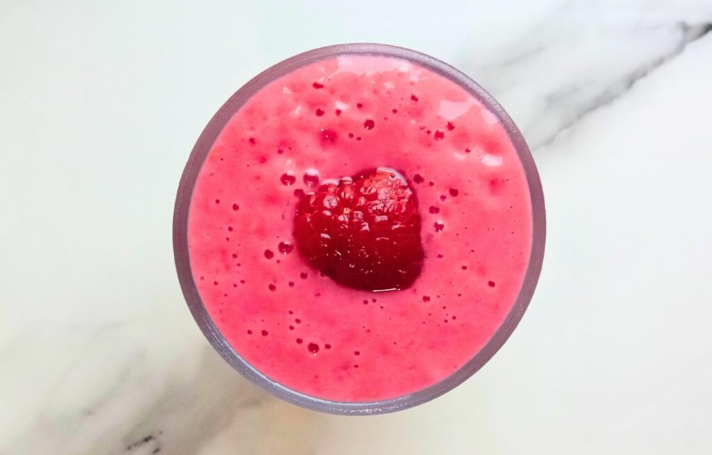 Easy Raspberry Smoothie | Healthy | Low-Calorie - Skinny Fit Mama