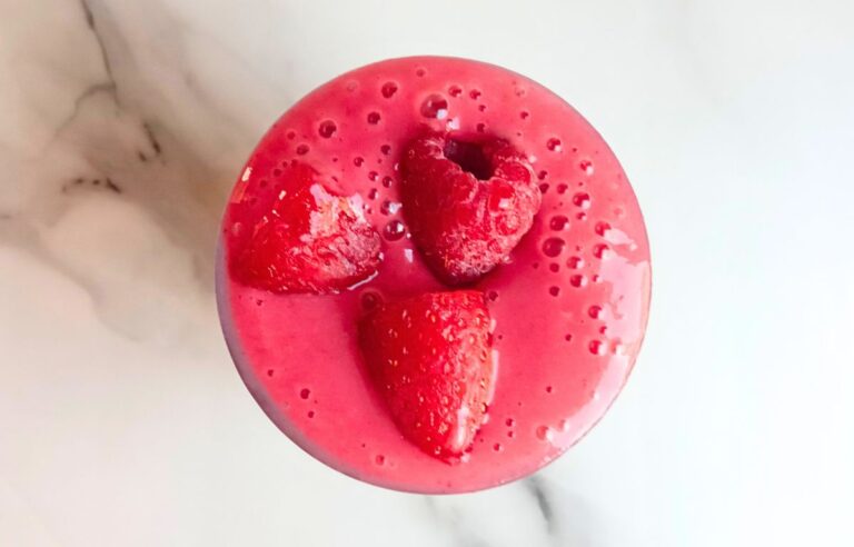 Refreshing Raspberry Strawberry Smoothie | Healthy | Low-calorie ...