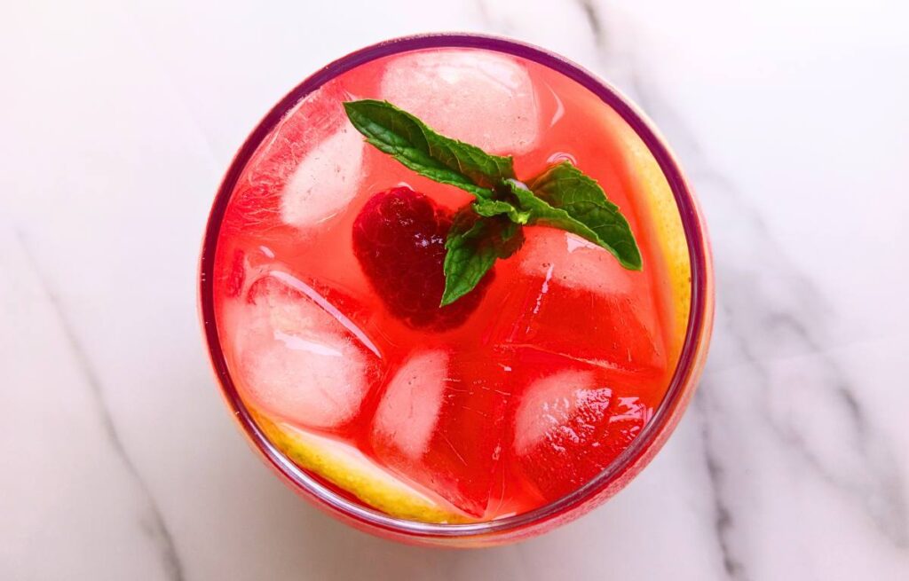 Easy-Peasy Raspberry Lemonade With Just 39 Calories - Skinny Fit Mama